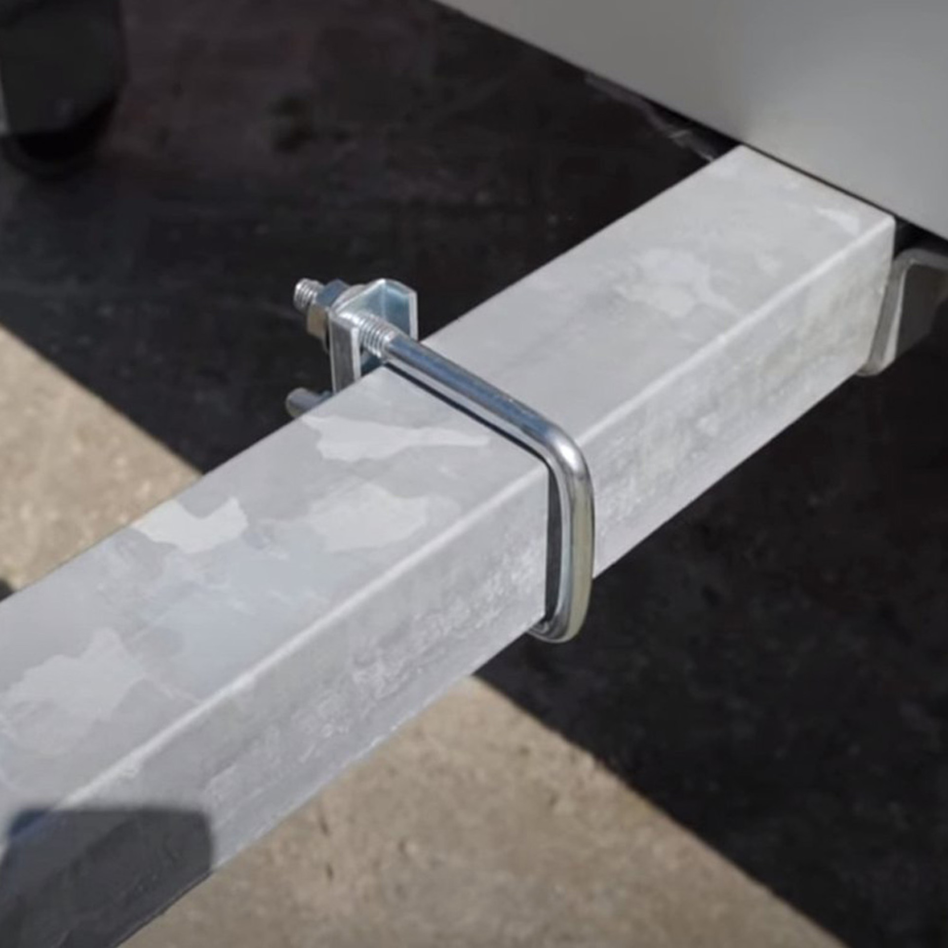 Collier de fixation boulonnable carré 60mm 2pcs | B301536